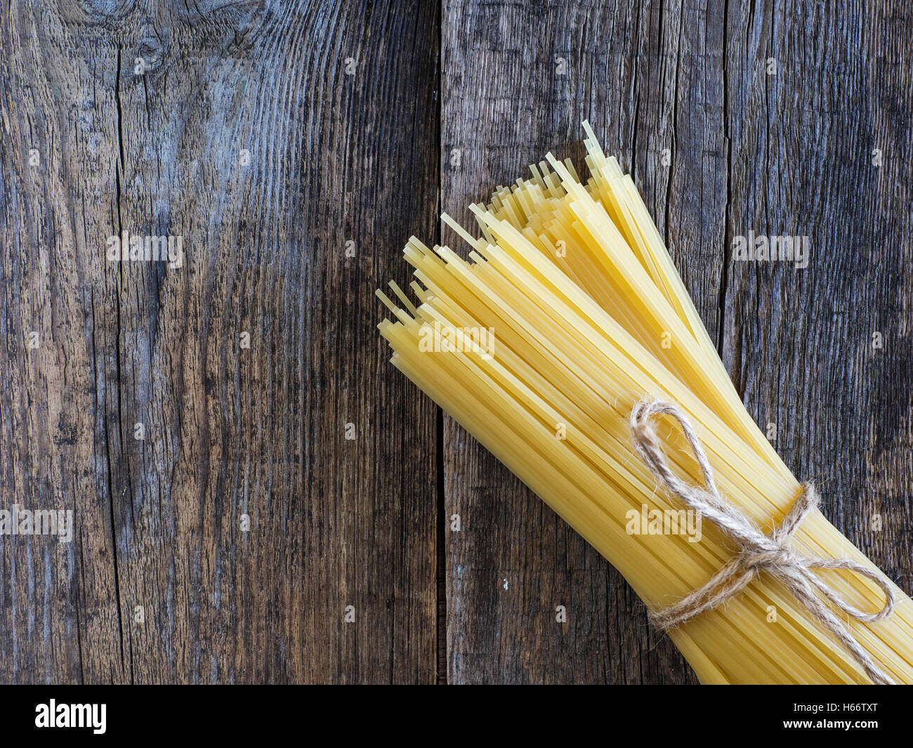 Spaghetti raw whole grain hi-res stock photography and images - Alamy