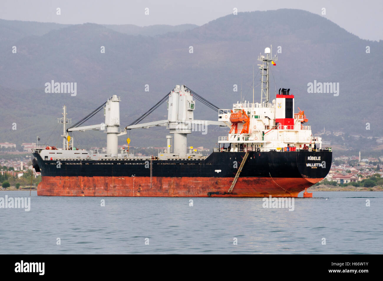 Bulk carrier cargo ship anchored hi-res stock photography and images ...