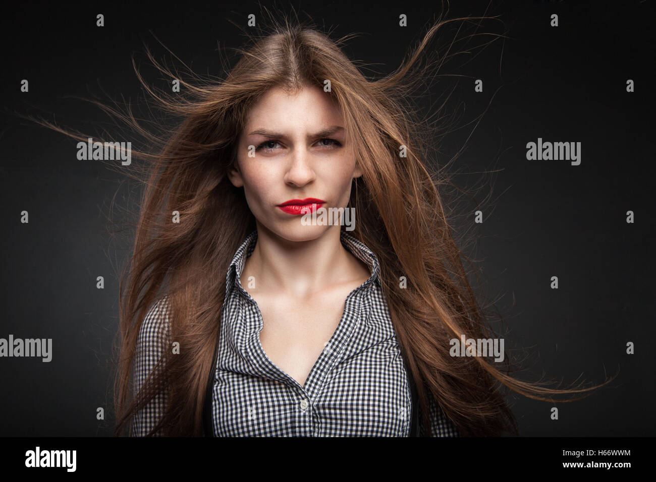 Woman frowning her eyebrows Stock Photo - Alamy
