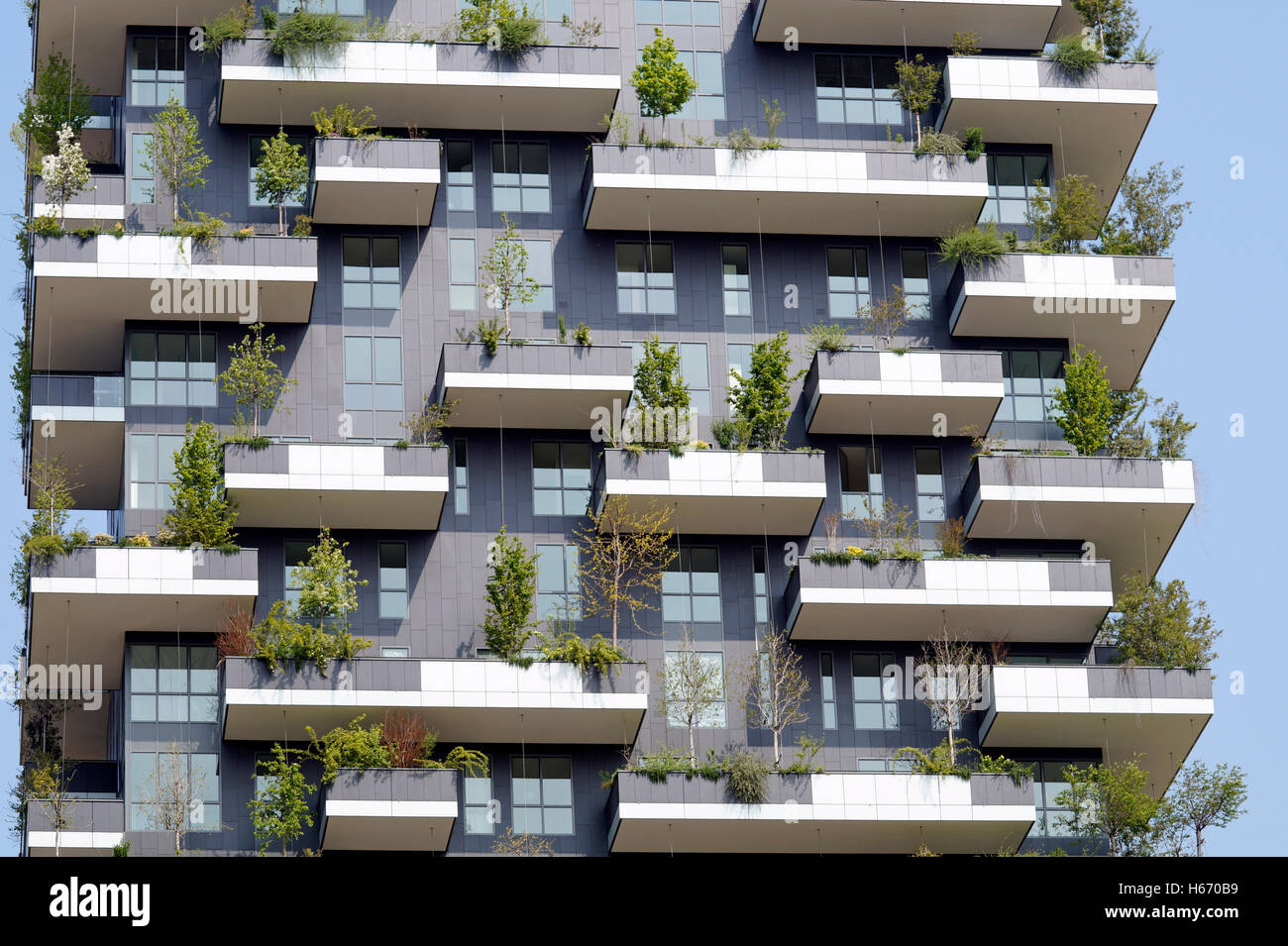 Modern green building Stock Photo - Alamy
