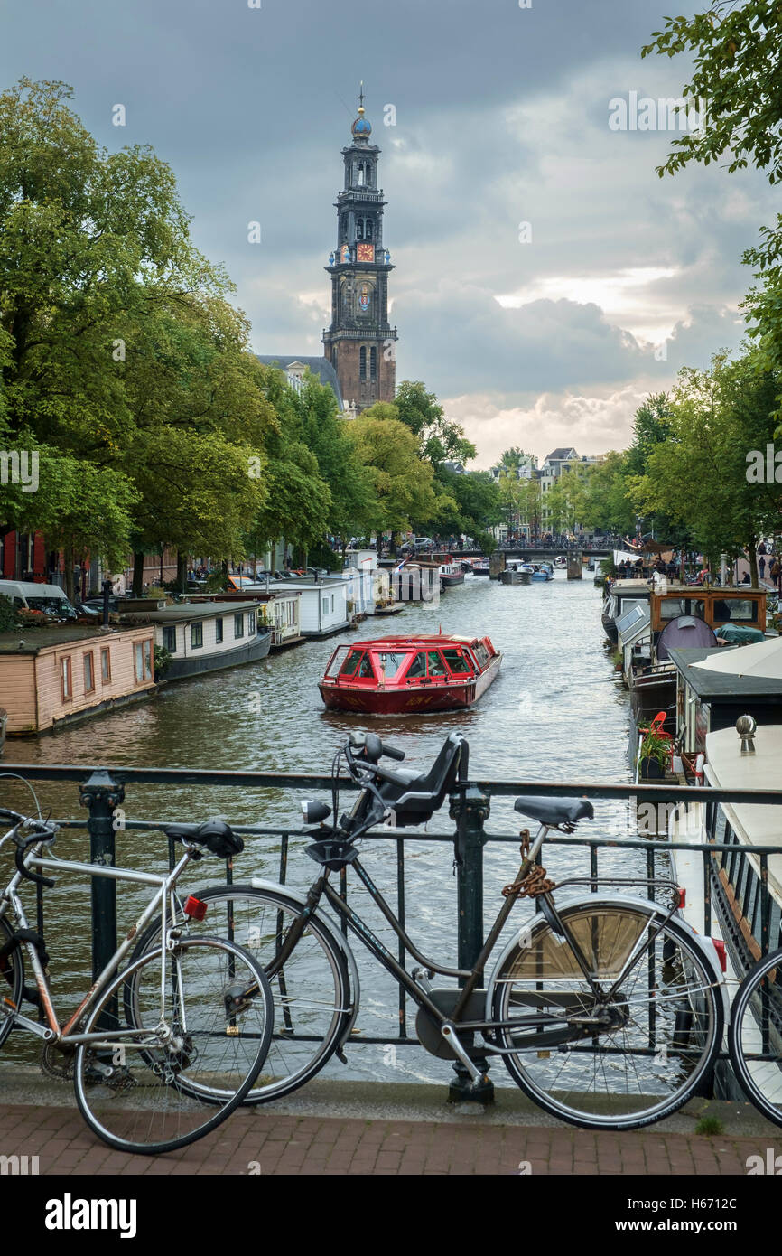 The Westertoren overlooks houseboats and tourist boat on the ...