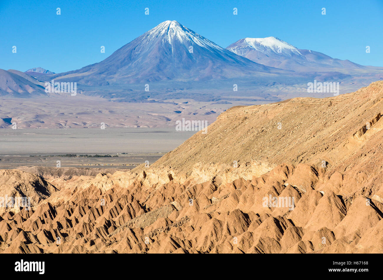 Death Valley in the arid Atacama Desert in Chile Stock Photo - Alamy