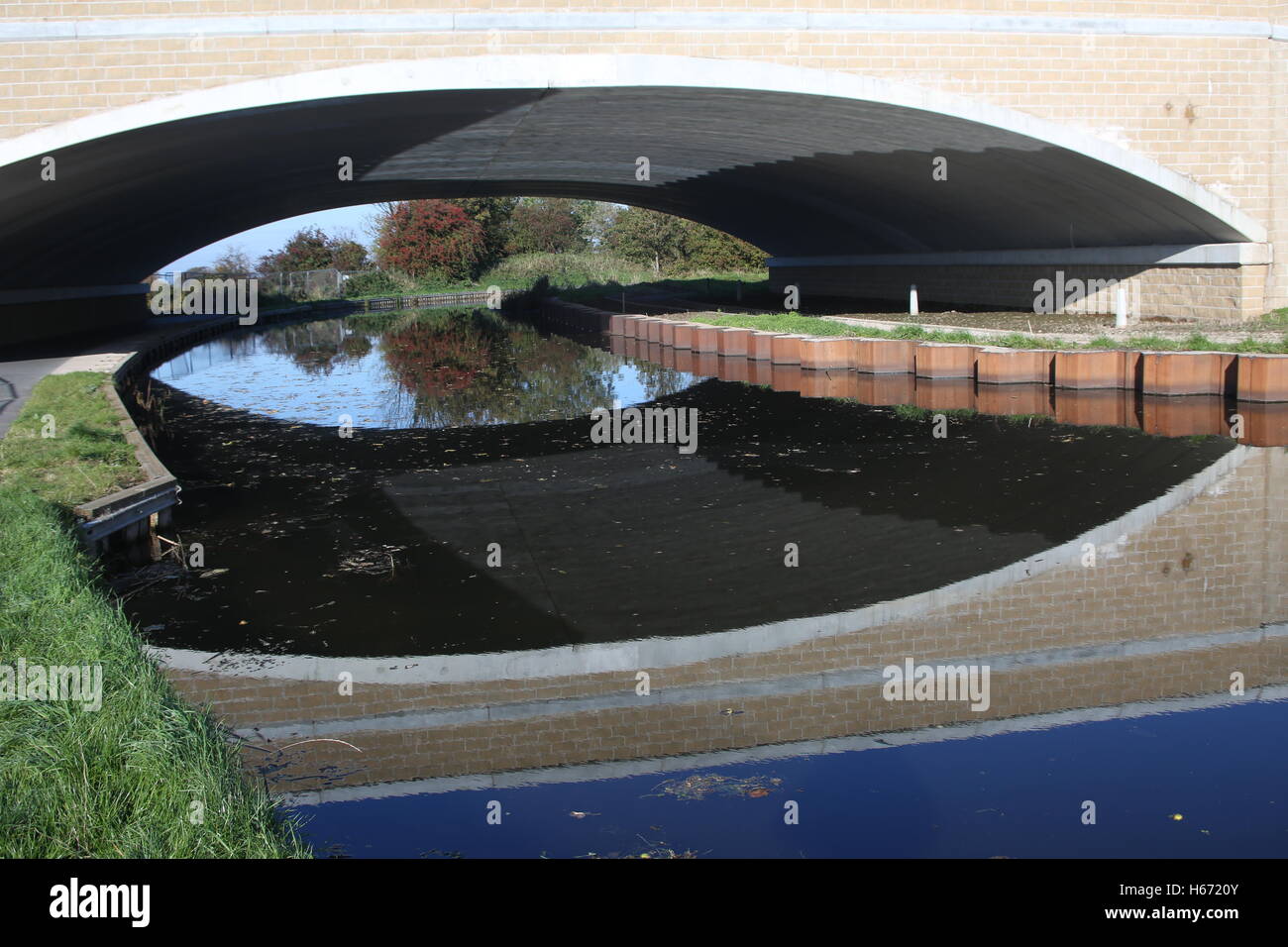 Bay Gateway at Milestone Bridge over Lancaster Canal Stock Photo - Alamy