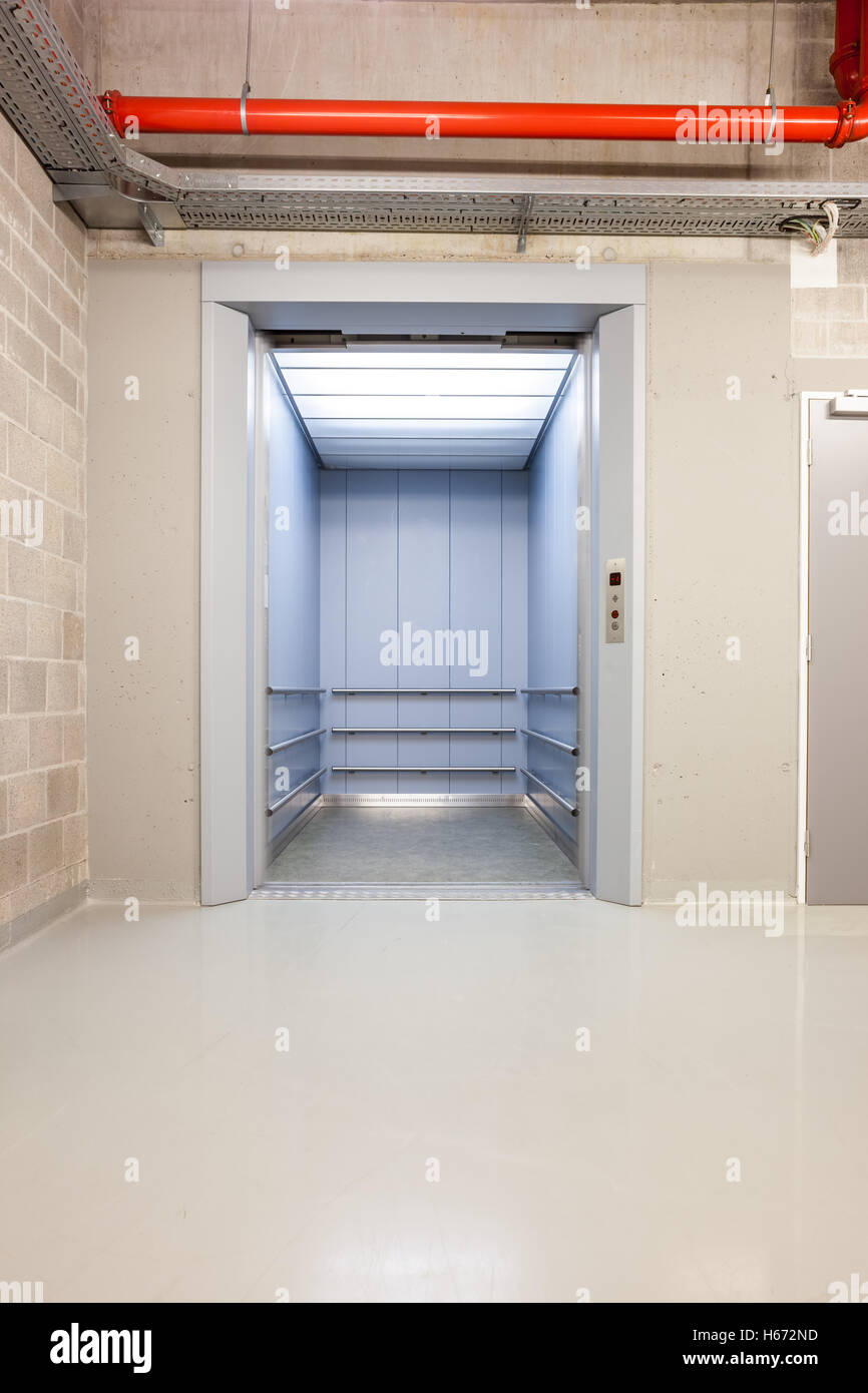 an open elevator on the first floor of an long corridor Stock Photo - Alamy