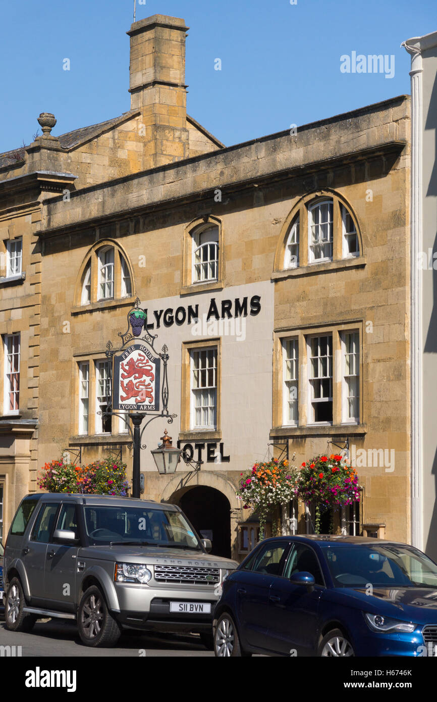 Lygon arms hotel sign accommodation hi-res stock photography and images ...