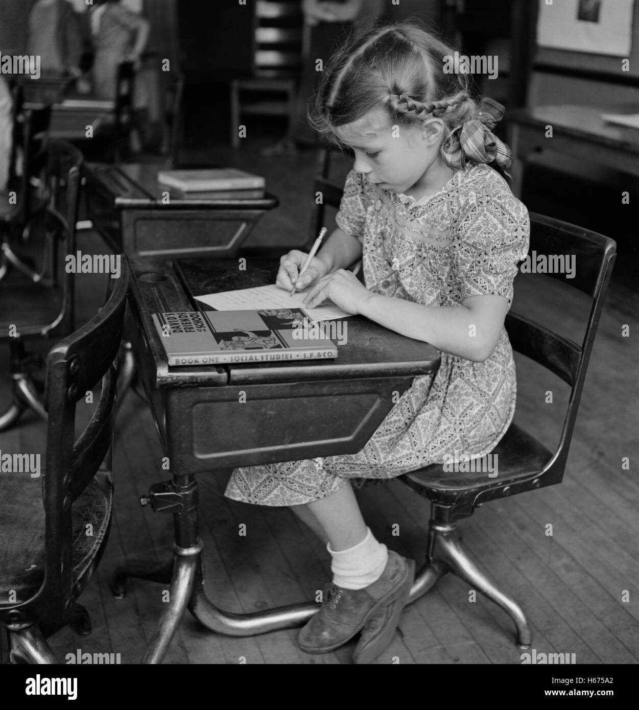 All white class 1940s hi-res stock photography and images - Alamy