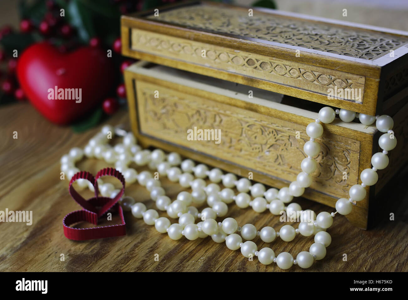 pearl necklace love box Stock Photo - Alamy