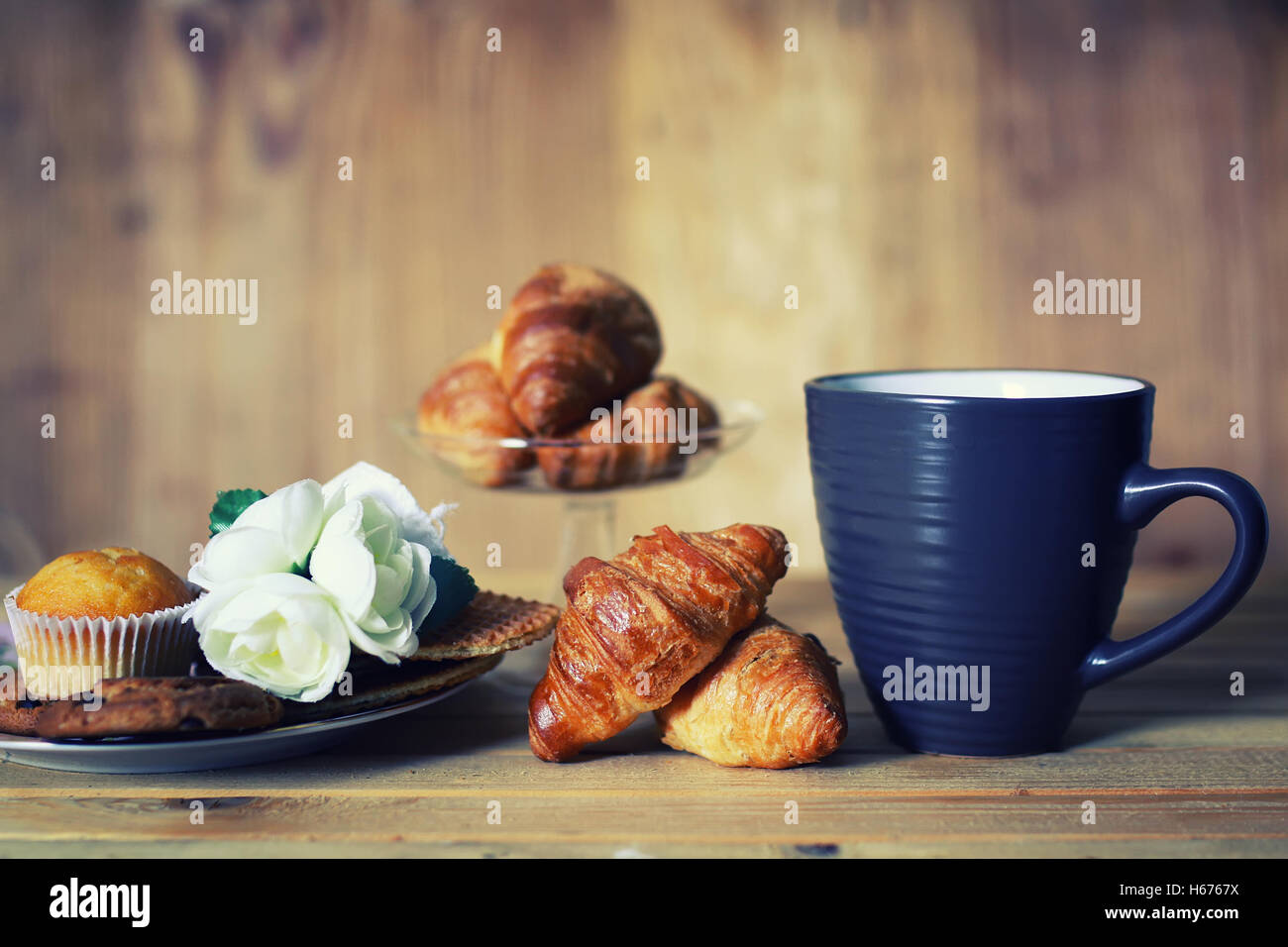 tea cup croissant breakfast Stock Photo - Alamy