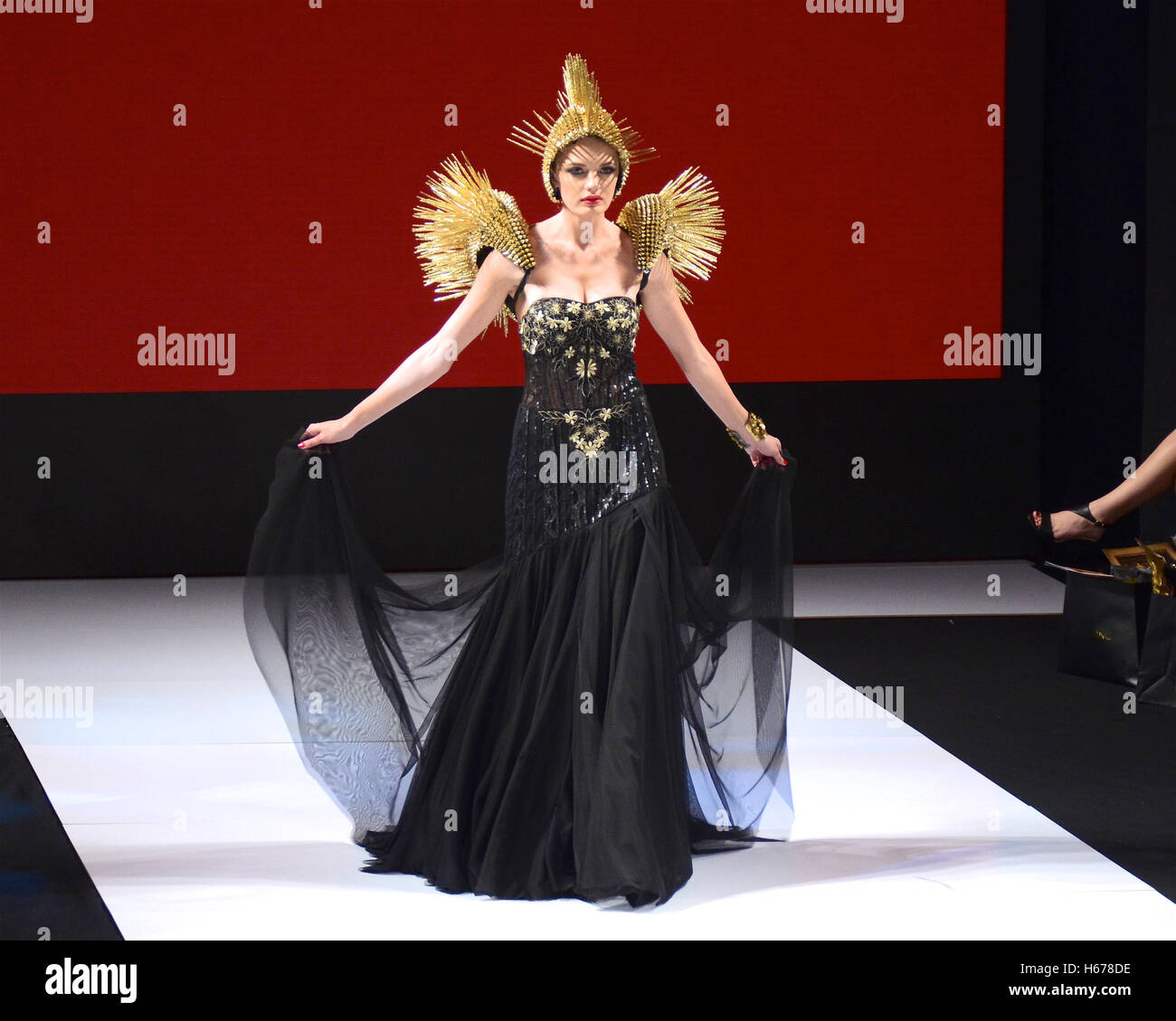 Sue Wong 2016 Spring Collection at Taglyan Cultural Complex in ...