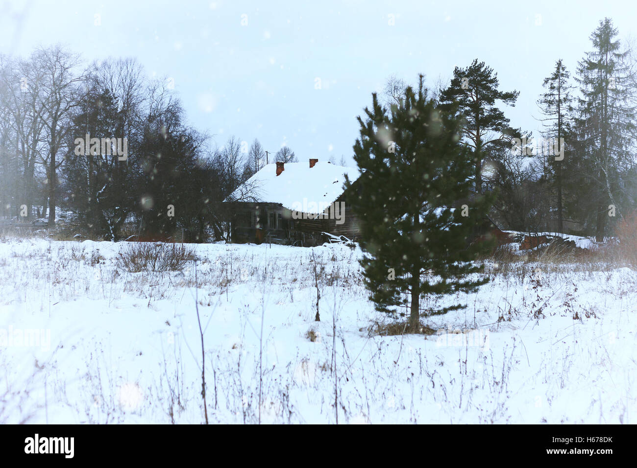 house in country rural Winter Stock Photo - Alamy