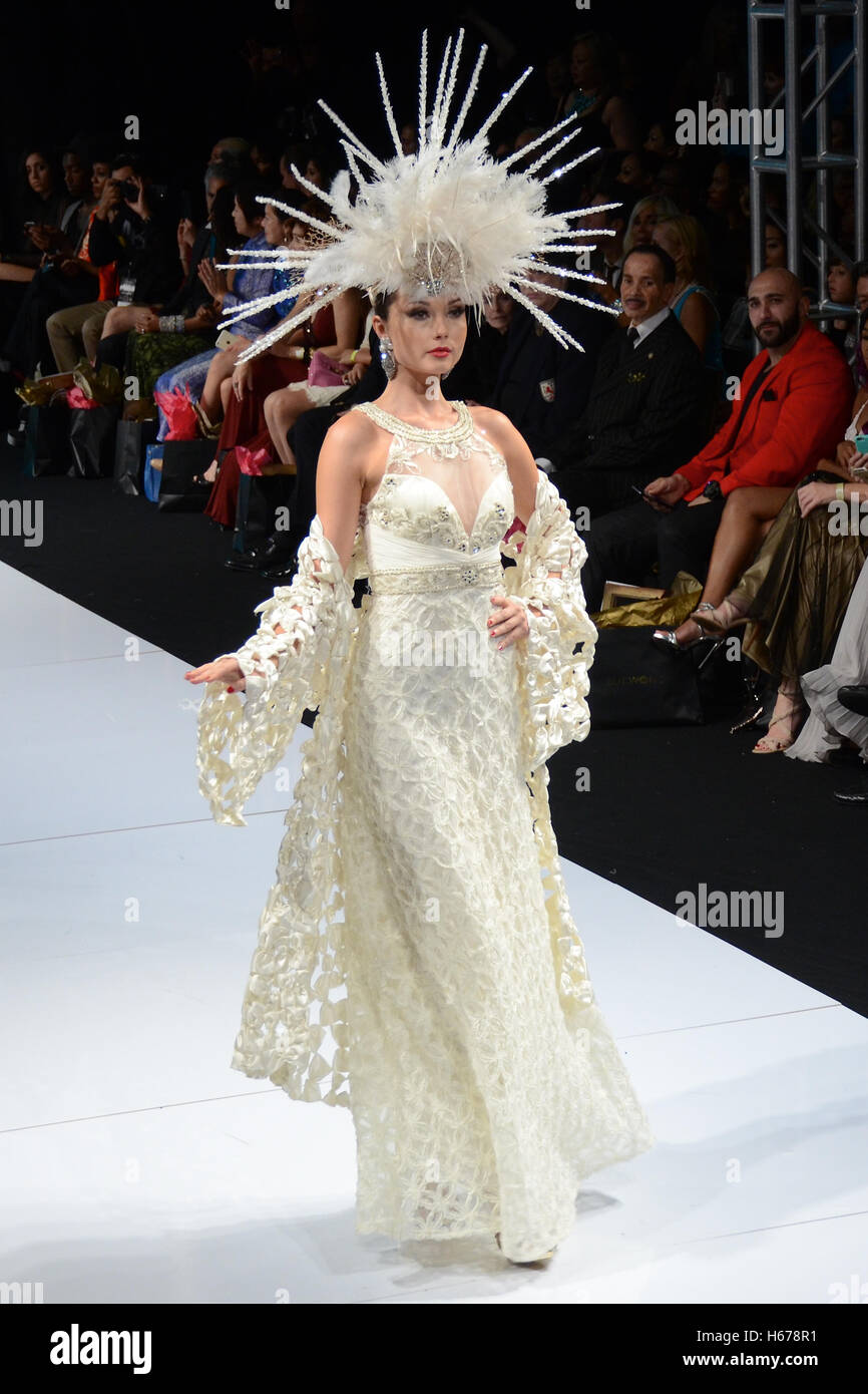 Sue Wong 2016 Spring Collection at Taglyan Cultural Complex in ...