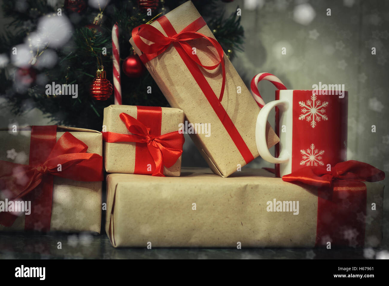 many family Christmas gift Stock Photo - Alamy