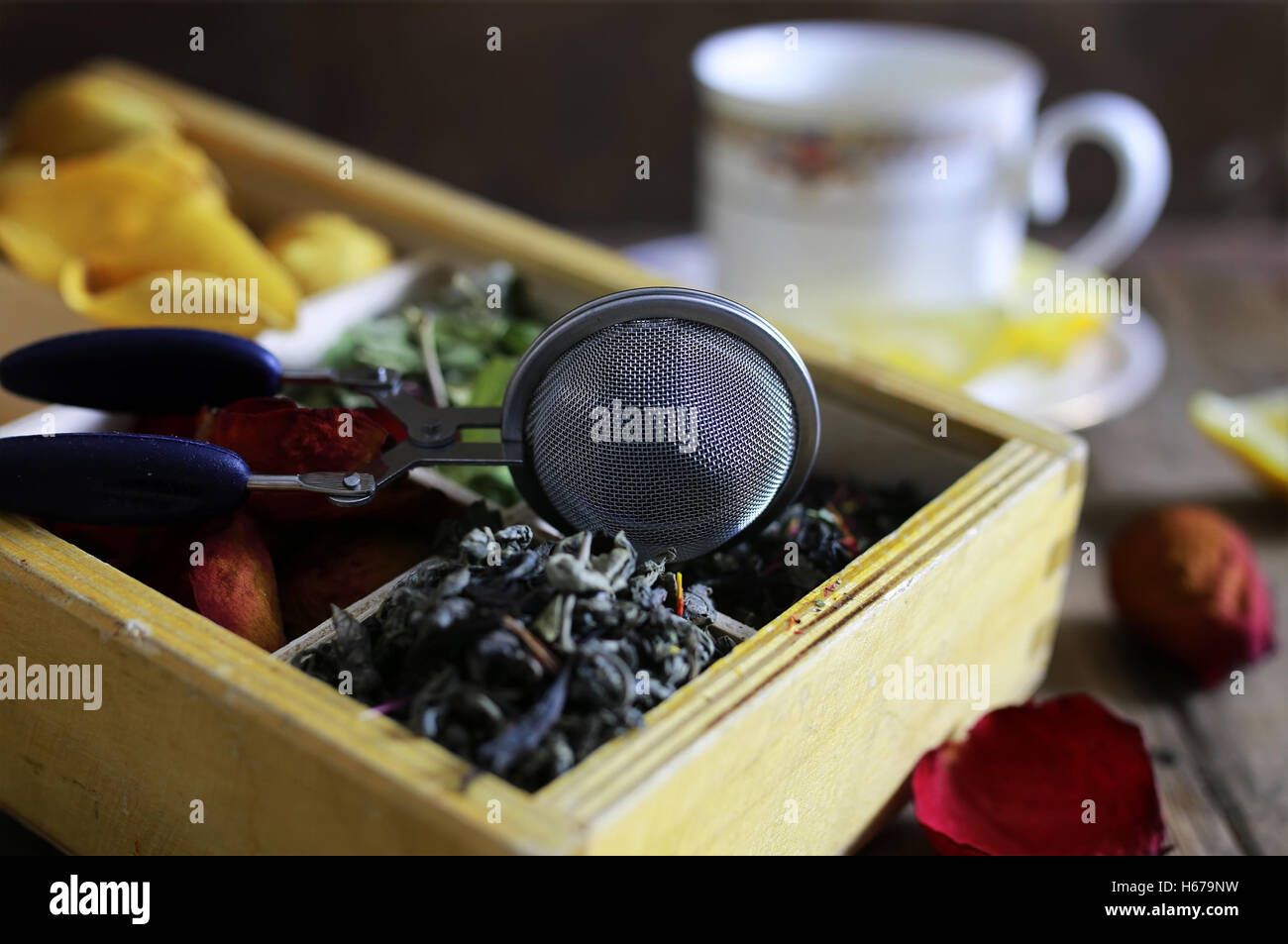 set tea wooden box rose Stock Photo - Alamy