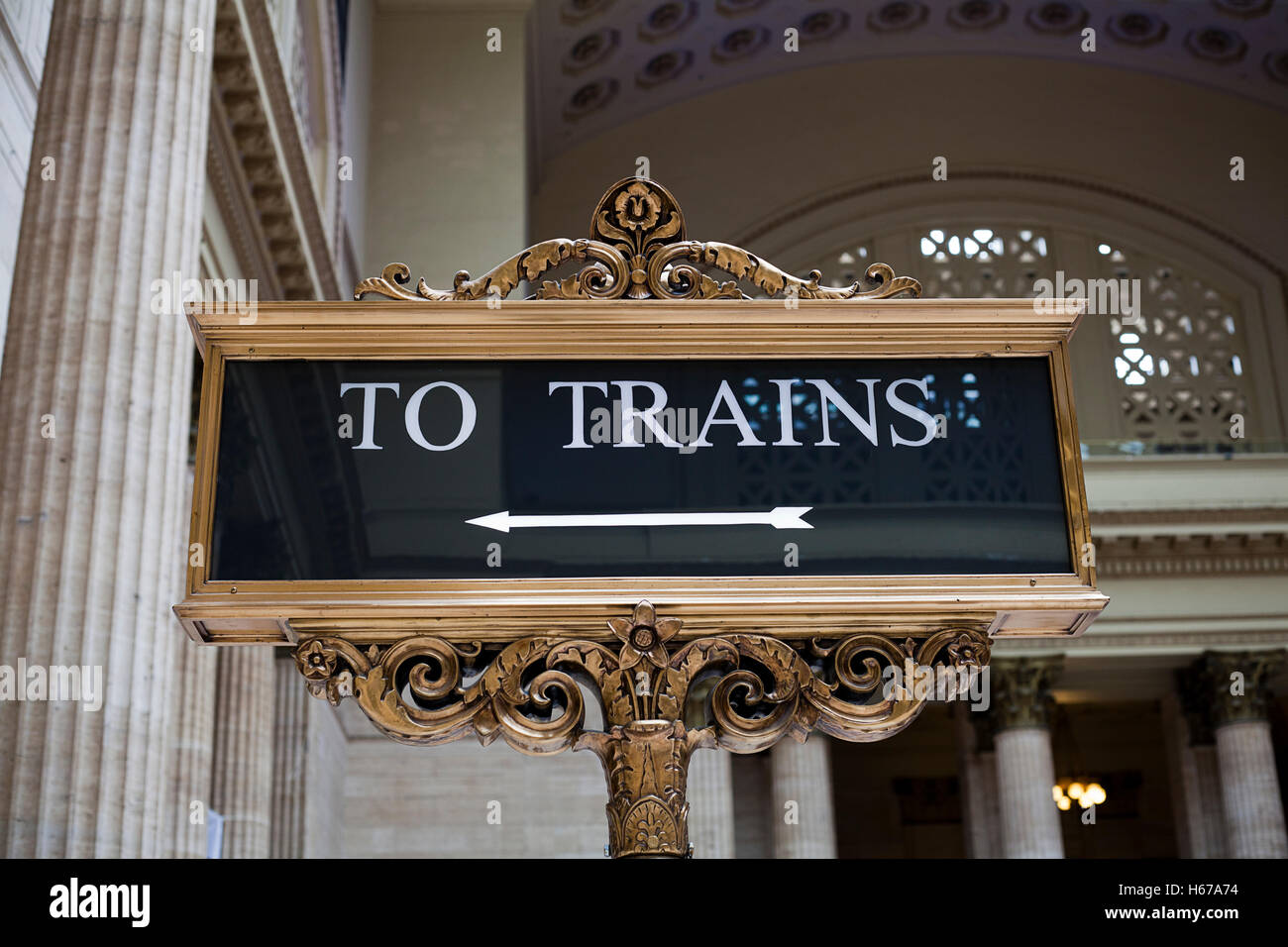 Train station sign with arrow pointing left Stock Photo - Alamy