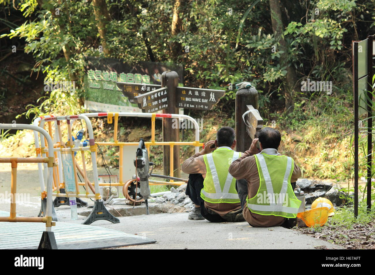 Construction worker resting hi-res stock photography and images - Alamy