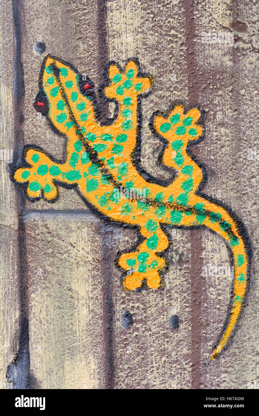 Gecko lizard stencil Stock Photo - Alamy