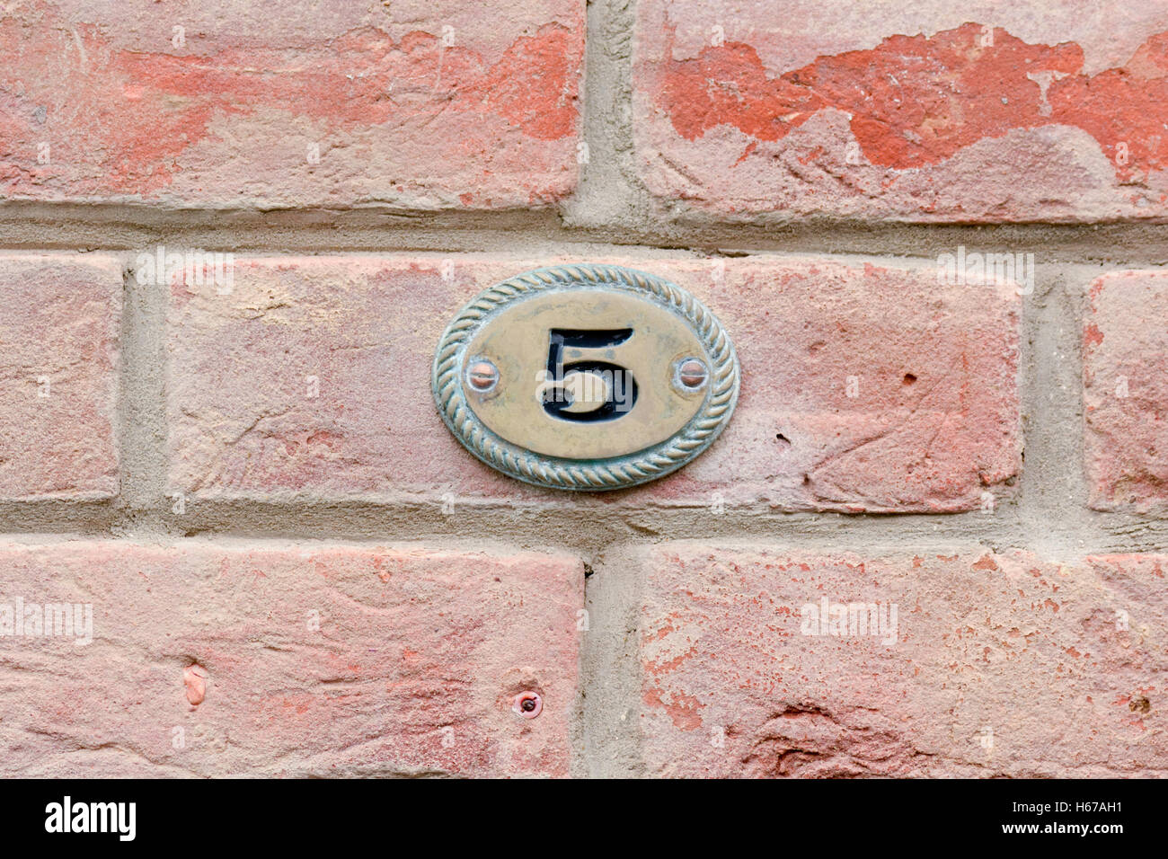House Number 5 sign Stock Photo - Alamy