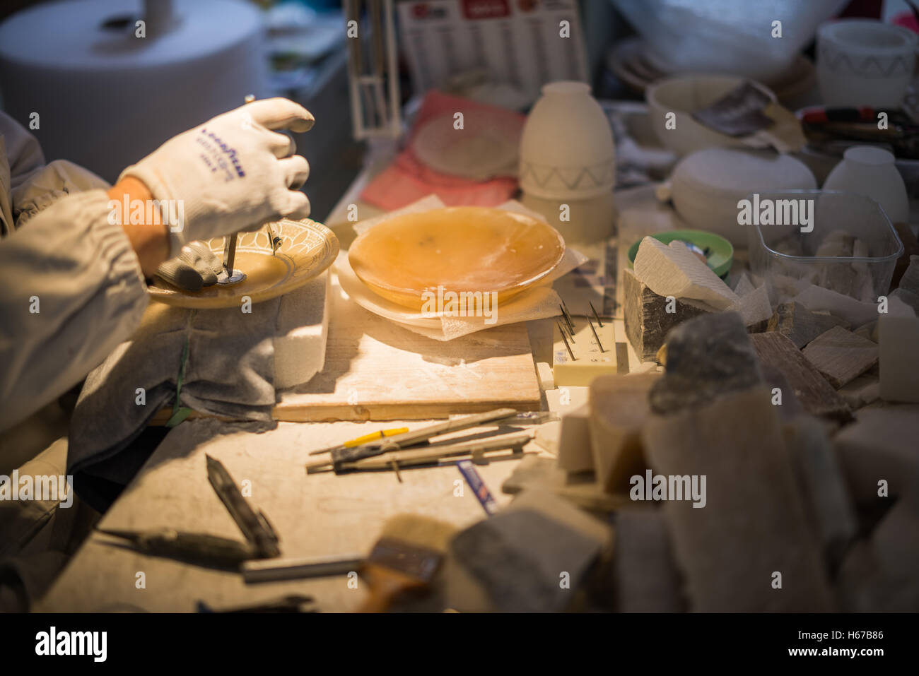 Craftsman working with alabaster, Volterra, Tuscany, Italy, EU, Europe ...