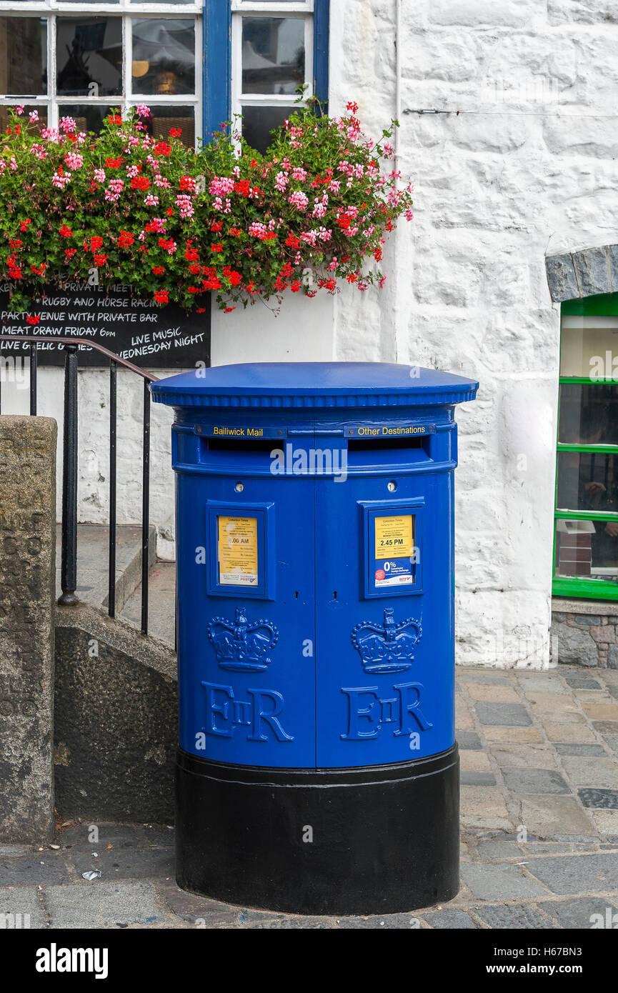 Blue post it hi-res stock photography and images - Alamy
