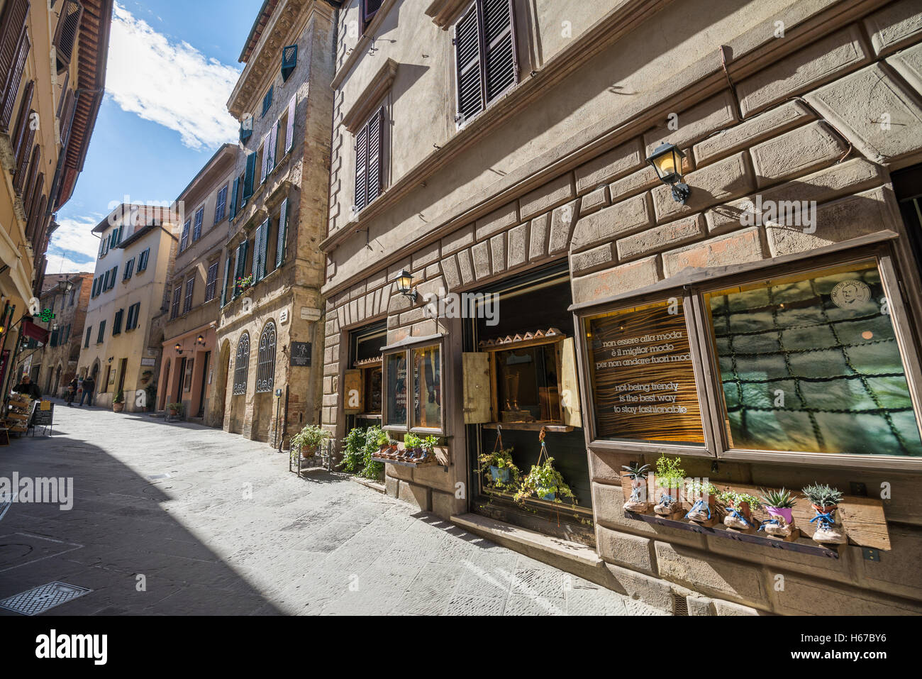 Old street scene in tuscan village hi-res stock photography and images ...