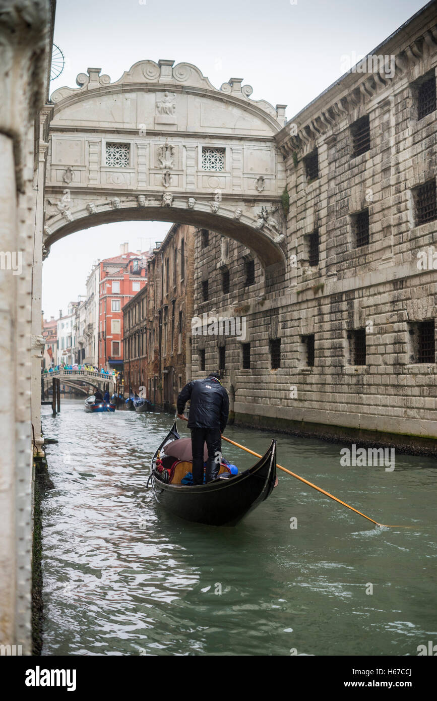 Gondela gondelas hi-res stock photography and images - Alamy