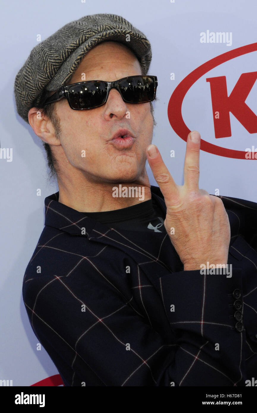 Singer David Lee Roth of Van Halen arrives at the 2015 Billboard Music ...