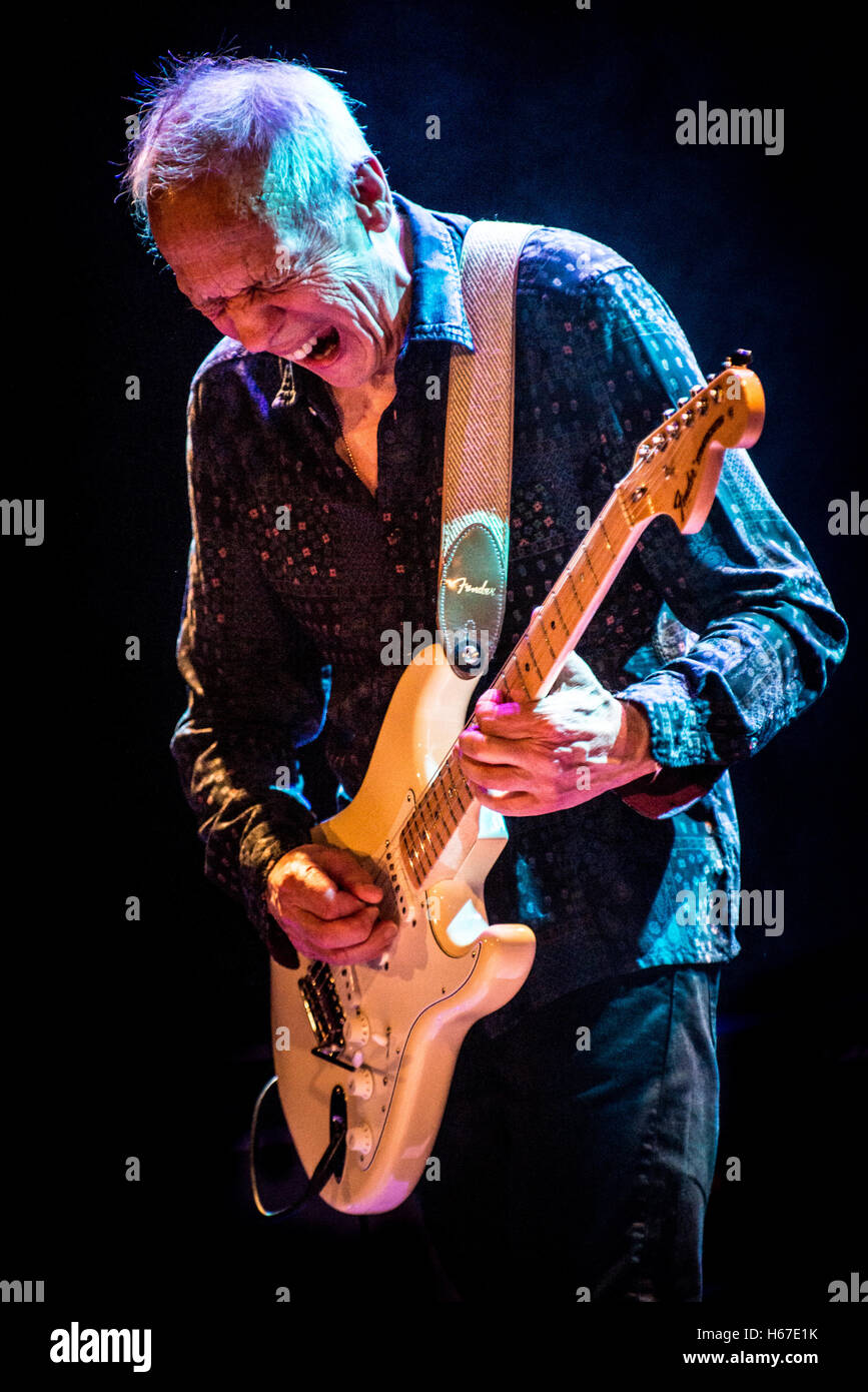 Robin trower hi-res stock photography and images - Alamy