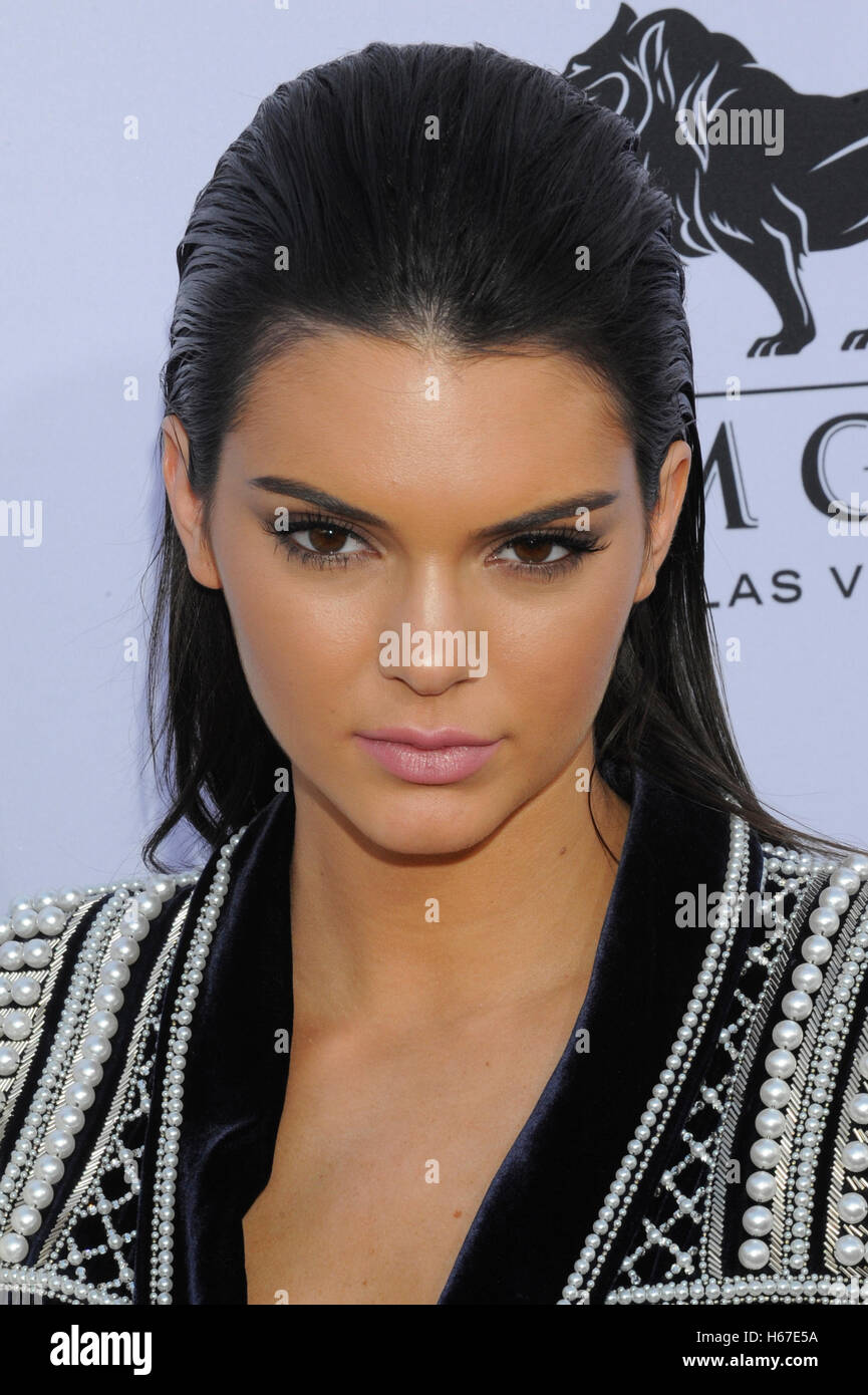 Kendall Jenner arrives at the 2015 Billboard Music Awards at the MGM ...
