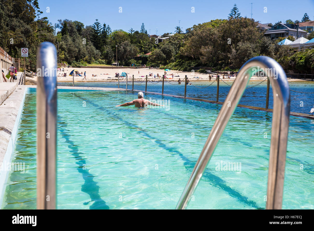 Clovelly Beach in Sydney on a nice spring day Stock Photo - Alamy
