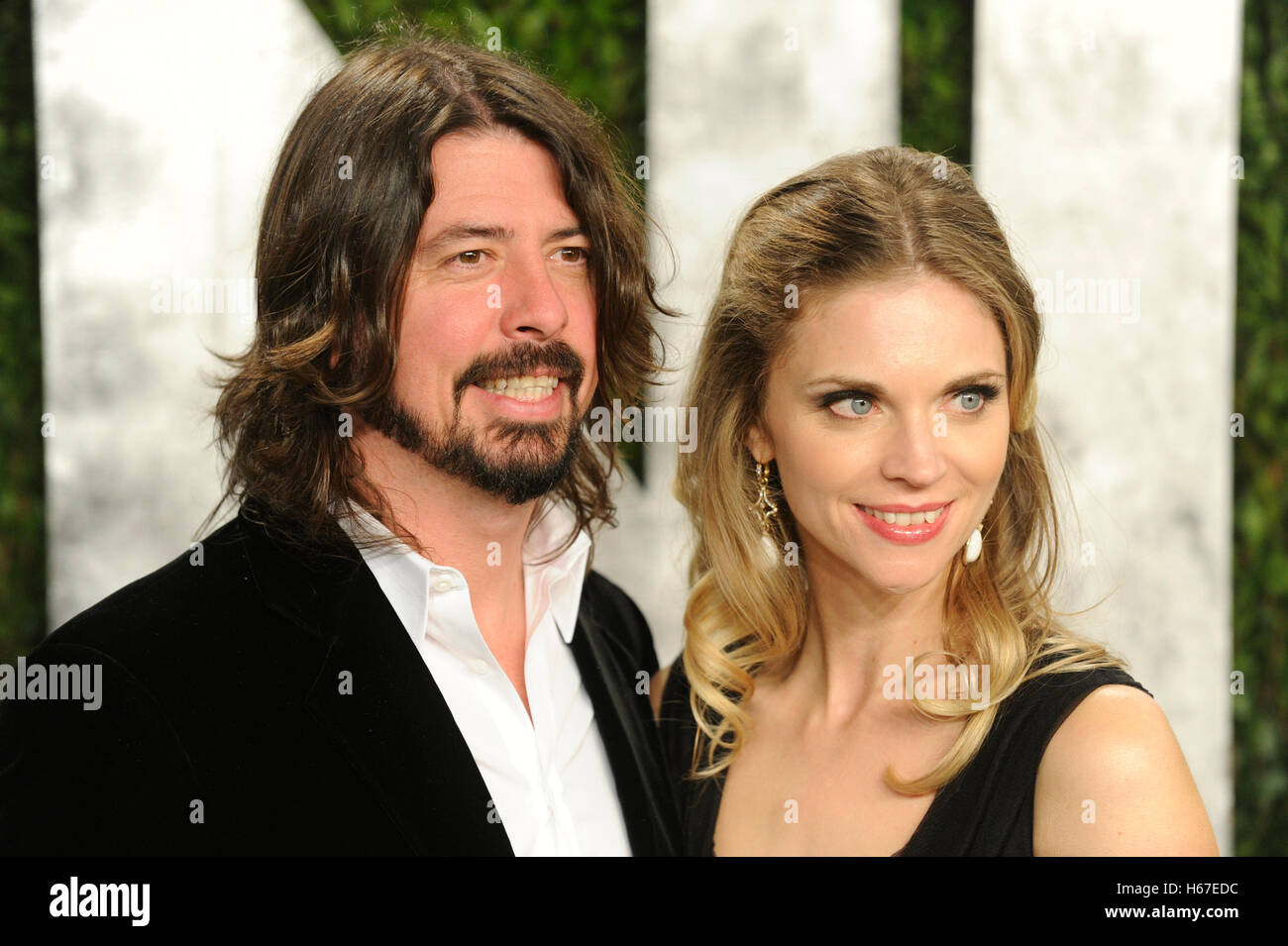 Dave Grohl and Jordyn Blum Grohl arrive for the 2013 Vanity Fair Oscar ...
