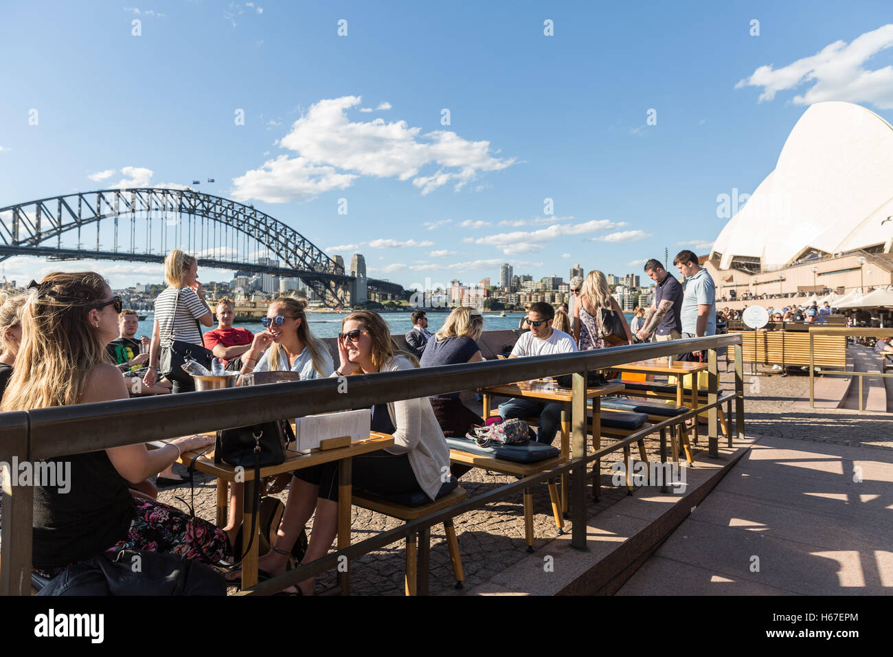 After-work drinks on a Friday at the Opera Bar in Circular Quay Stock ...