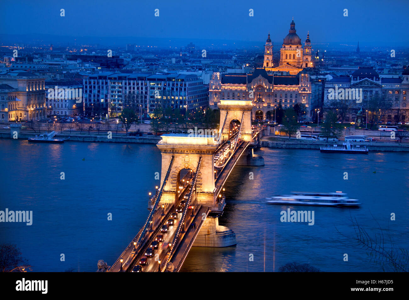 Budapest, capital of Hungary, time blue night shot of Chain Bridge ...
