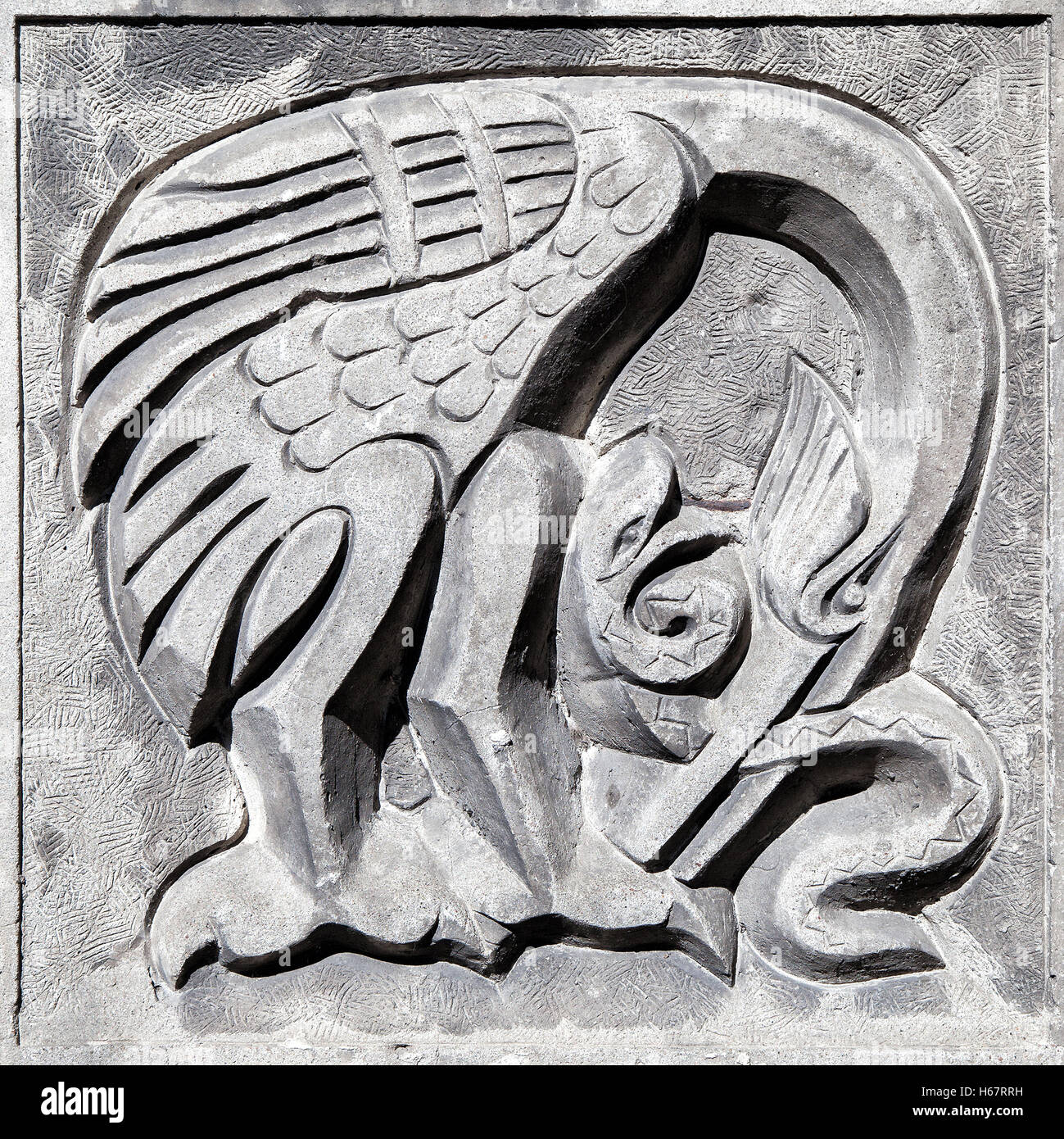 Snake eating tale symbol hi-res stock photography and images - Alamy