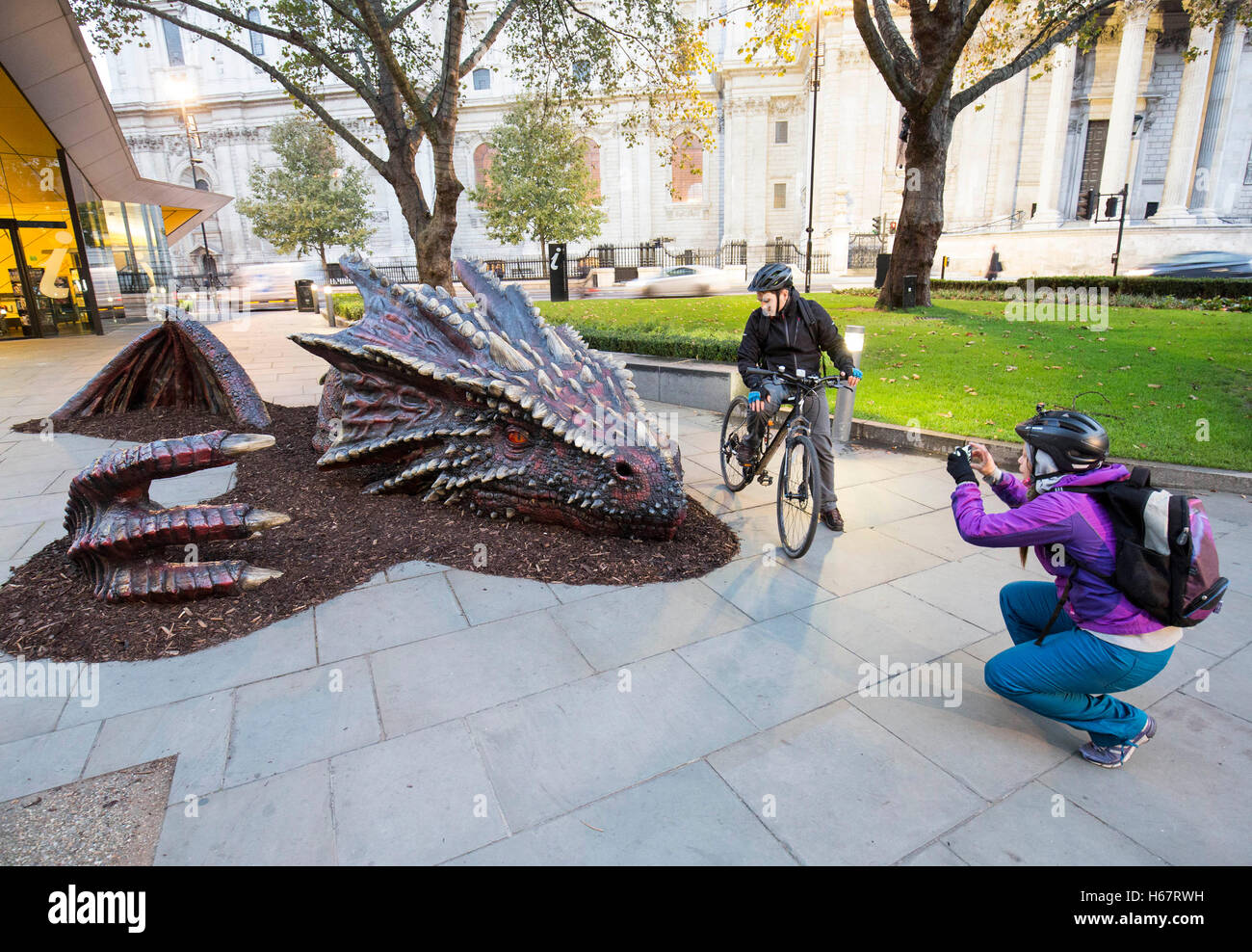 Four meter long sculpture hi-res stock photography and images - Alamy