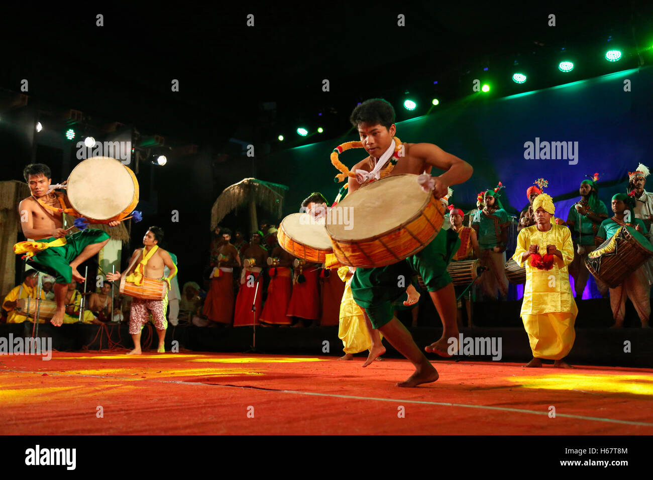 Dhol hi-res stock photography and images - Alamy