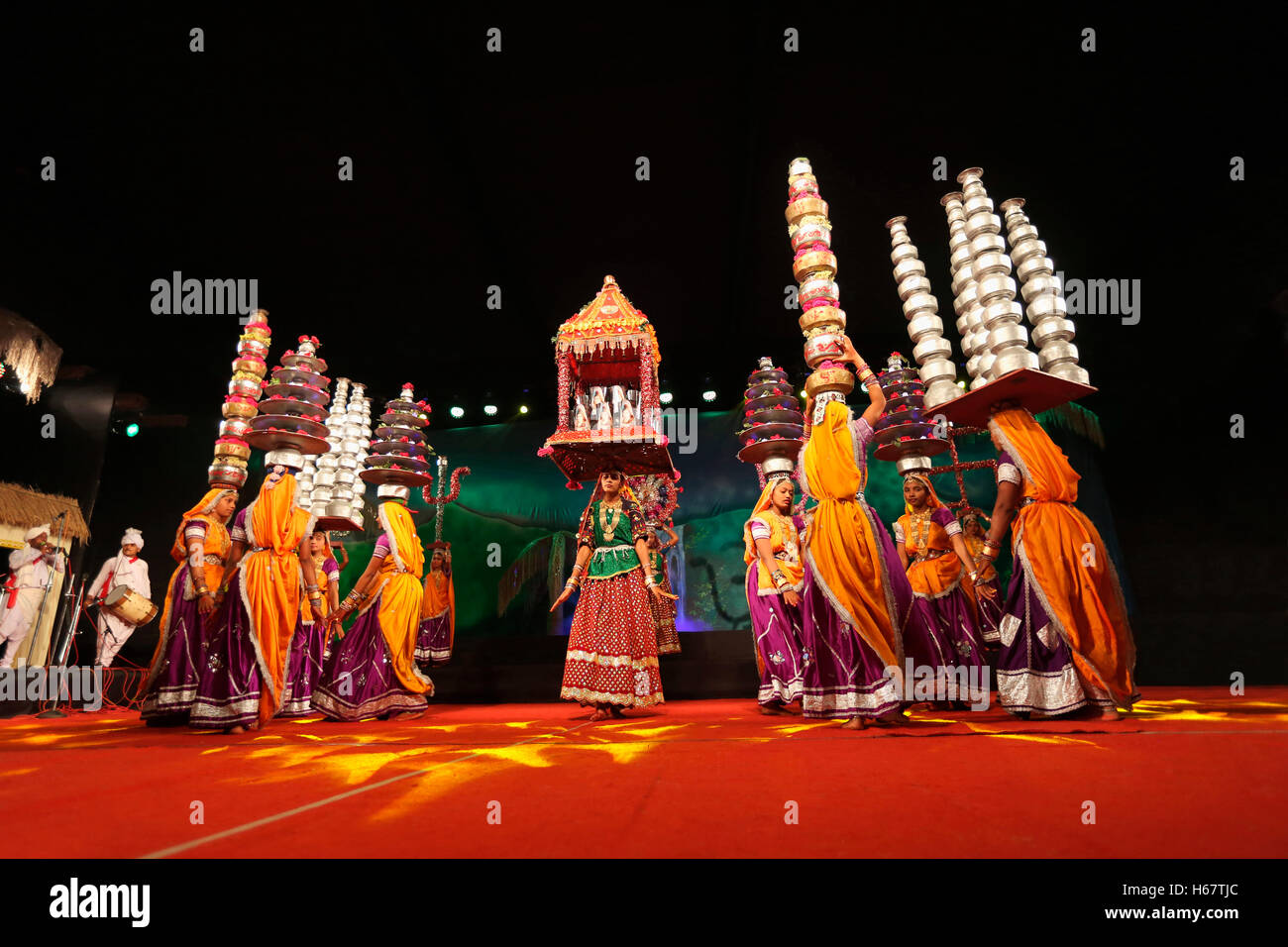 Panihari Dance or Beda Dance, Gujrat, India Stock Photo - Alamy