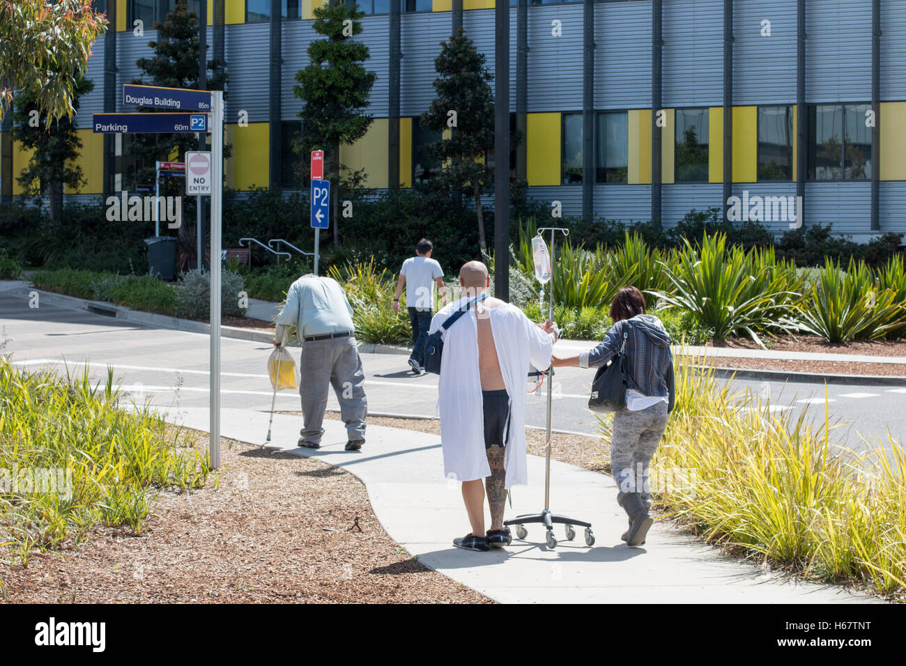 Patient outside hospital hi-res stock photography and images - Alamy