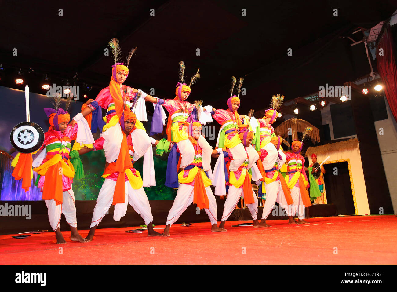 Paika Dance, Jharkhand, India Stock Photo - Alamy