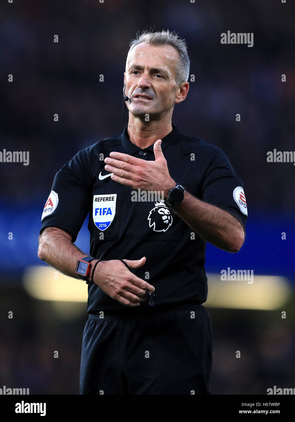 Referee Martin Atkinson Stock Photo - Alamy