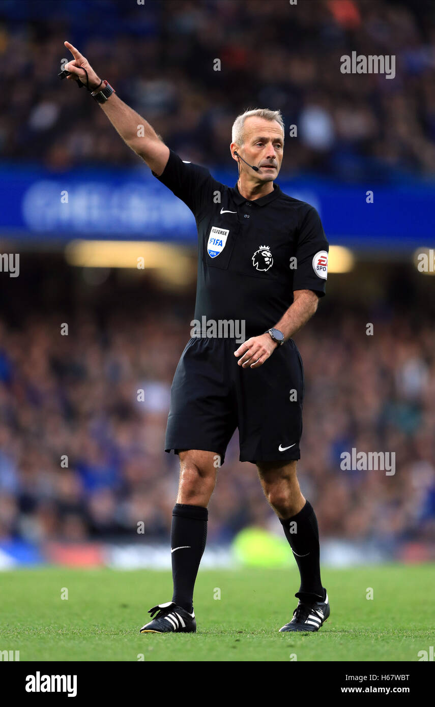 Referee Martin Atkinson Stock Photo - Alamy
