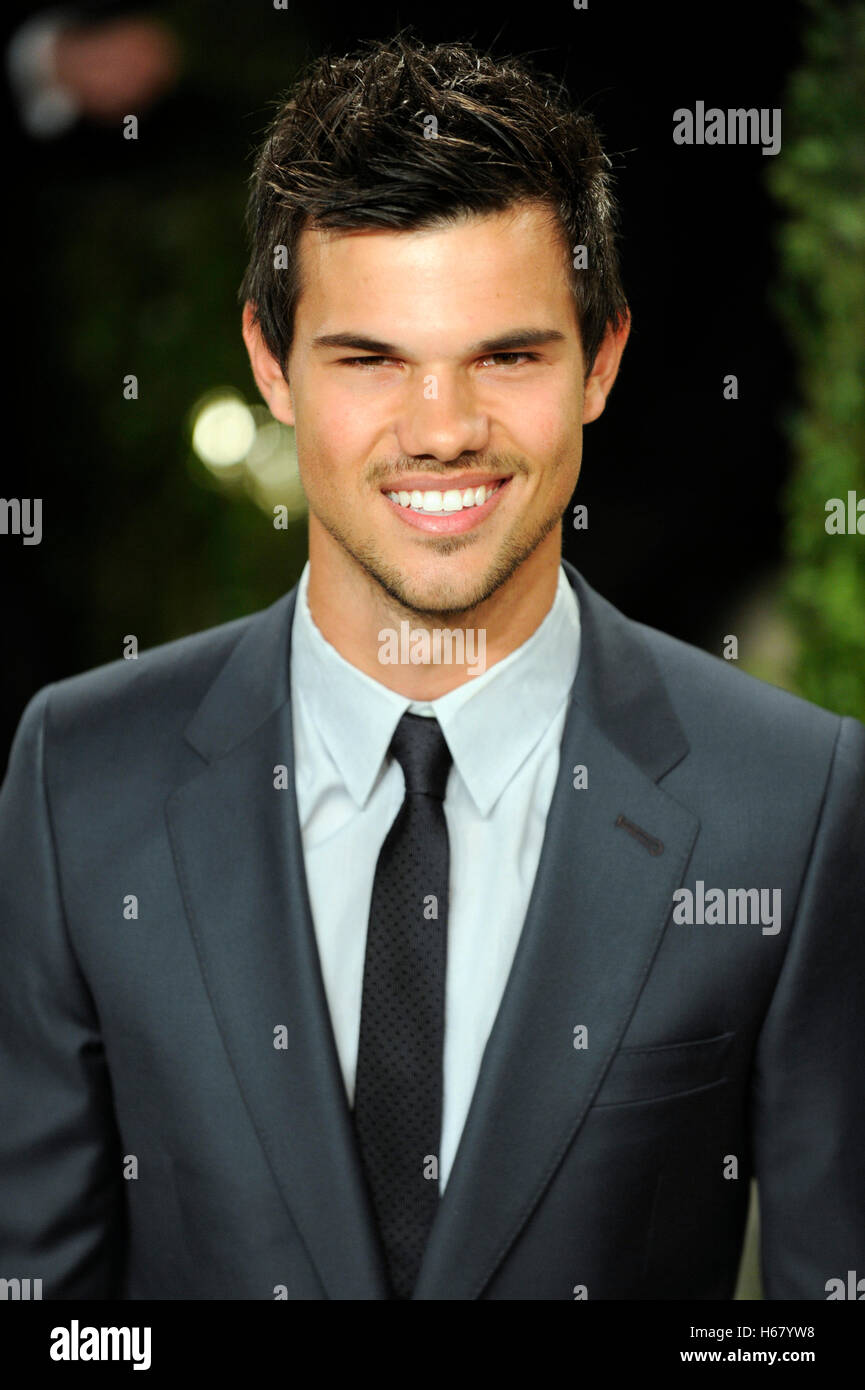 Actor Taylor Lautner arrives for the 2013 Vanity Fair Oscar Party ...