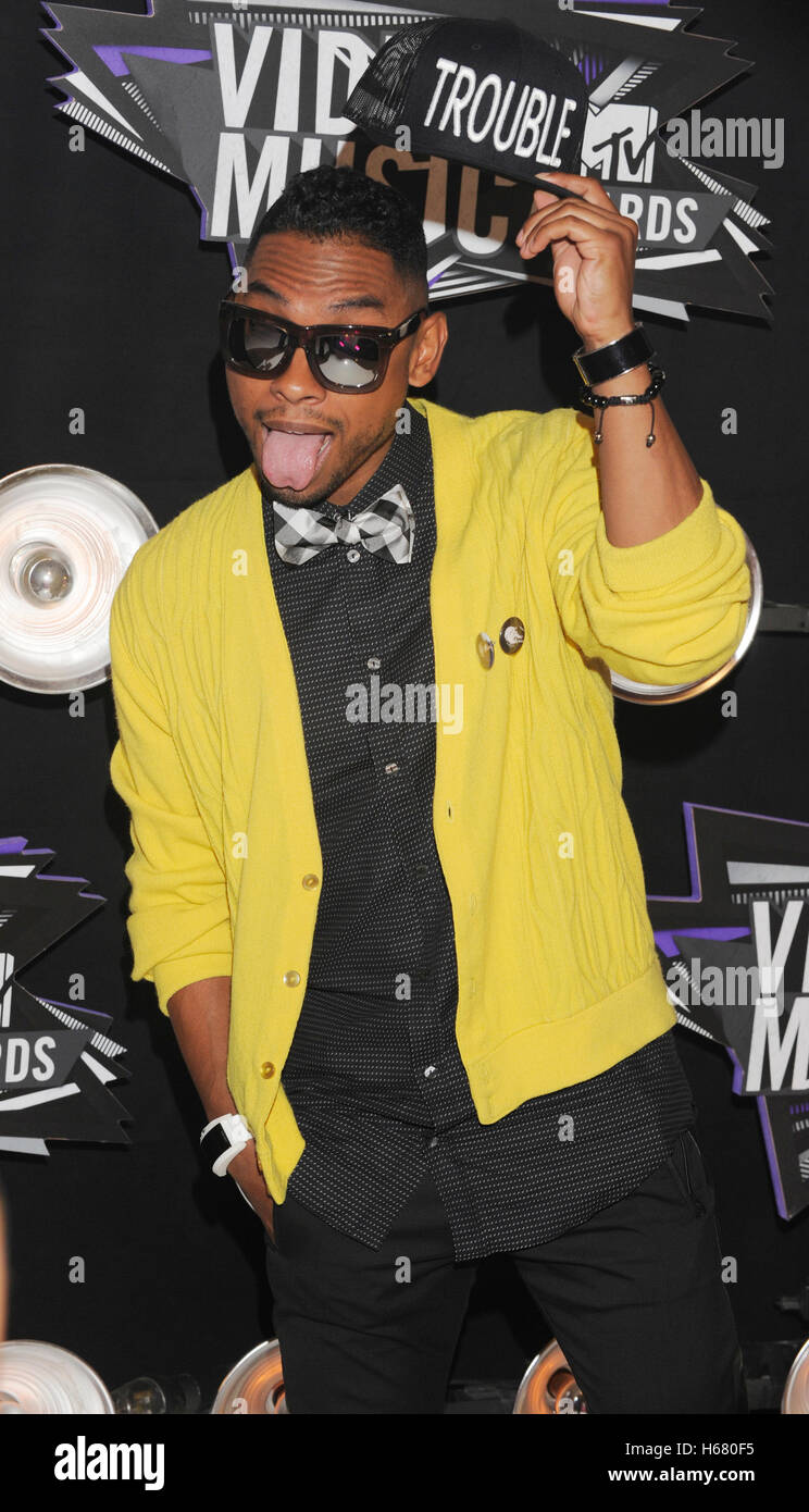 Miguel arrives at the 2011 MTV Video Music Awards at Nokia Theatre L.A ...