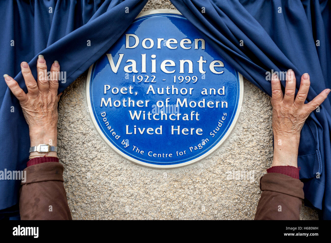 The first blue plaque in the UK to commemorate the life of a witch will ...