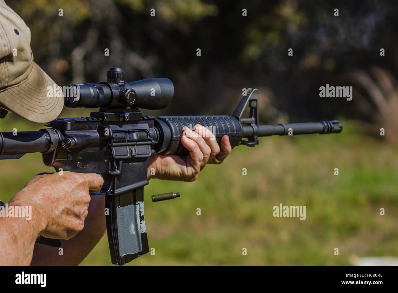 Shooting machine-gun at the gun range Stock Photo - Alamy