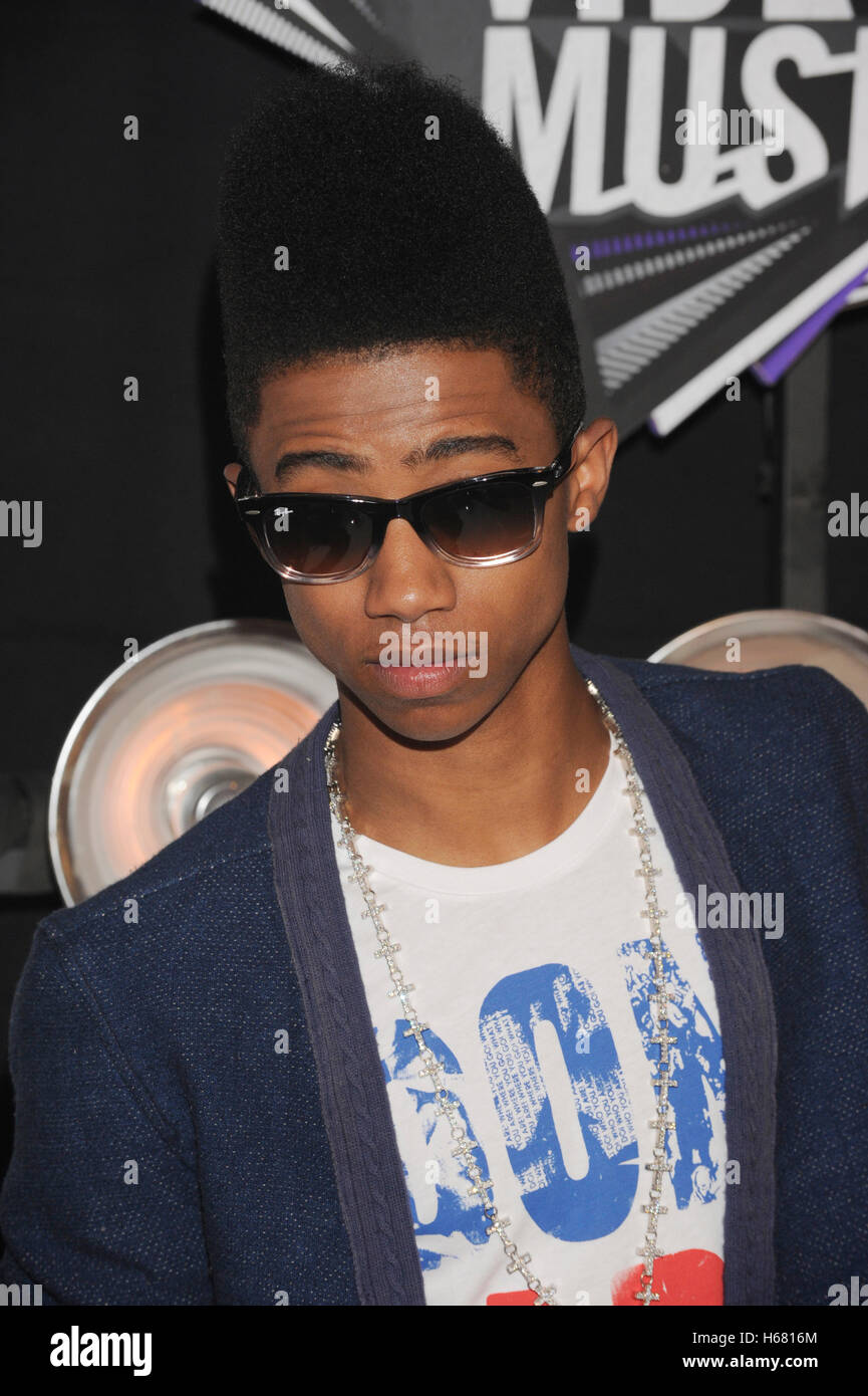 Lil Twist of Young Money arrive at the 2011 MTV Video Music Awards at ...