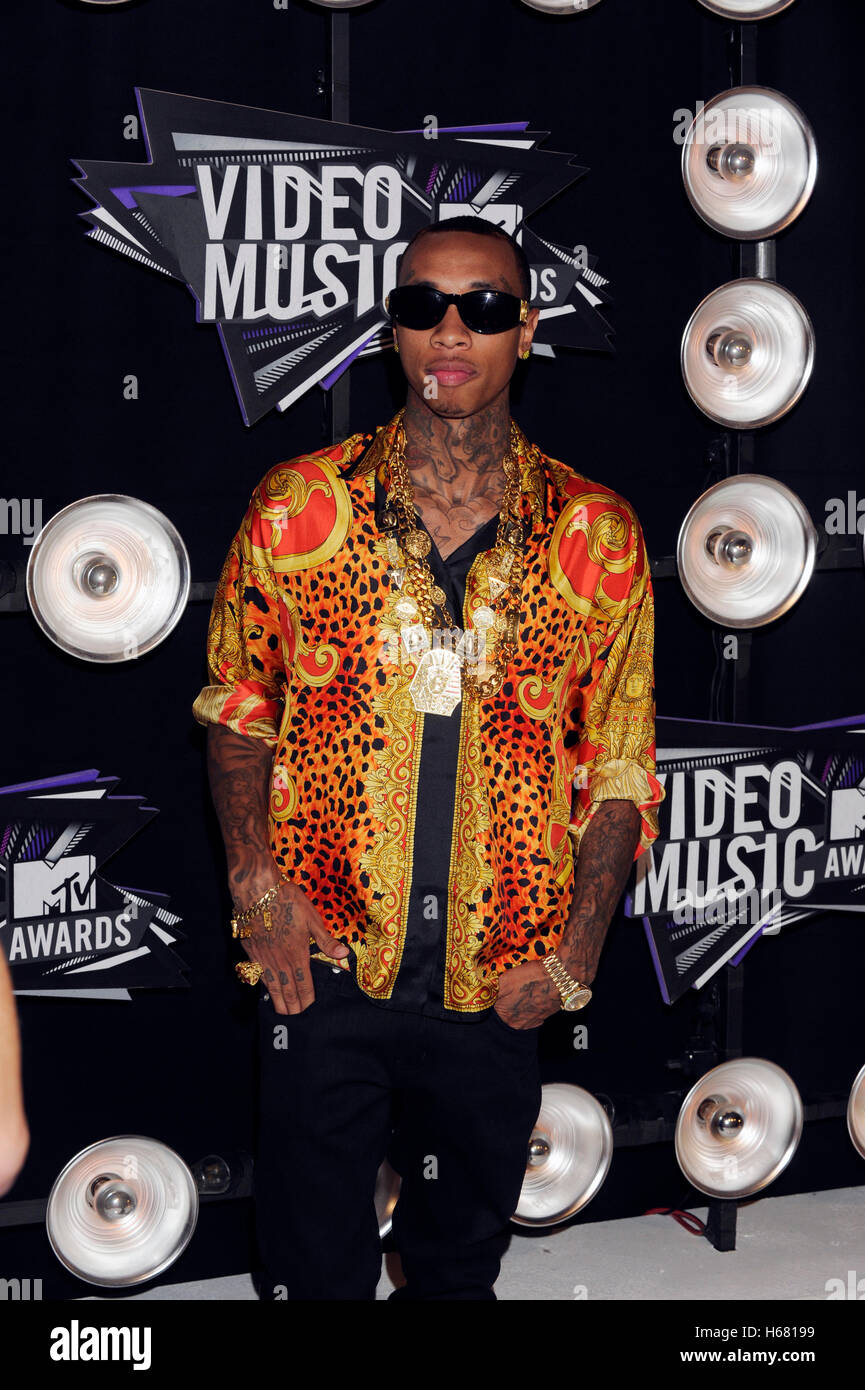 Rapper Tyga arrive at the 2011 MTV Video Music Awards at Nokia Theatre ...
