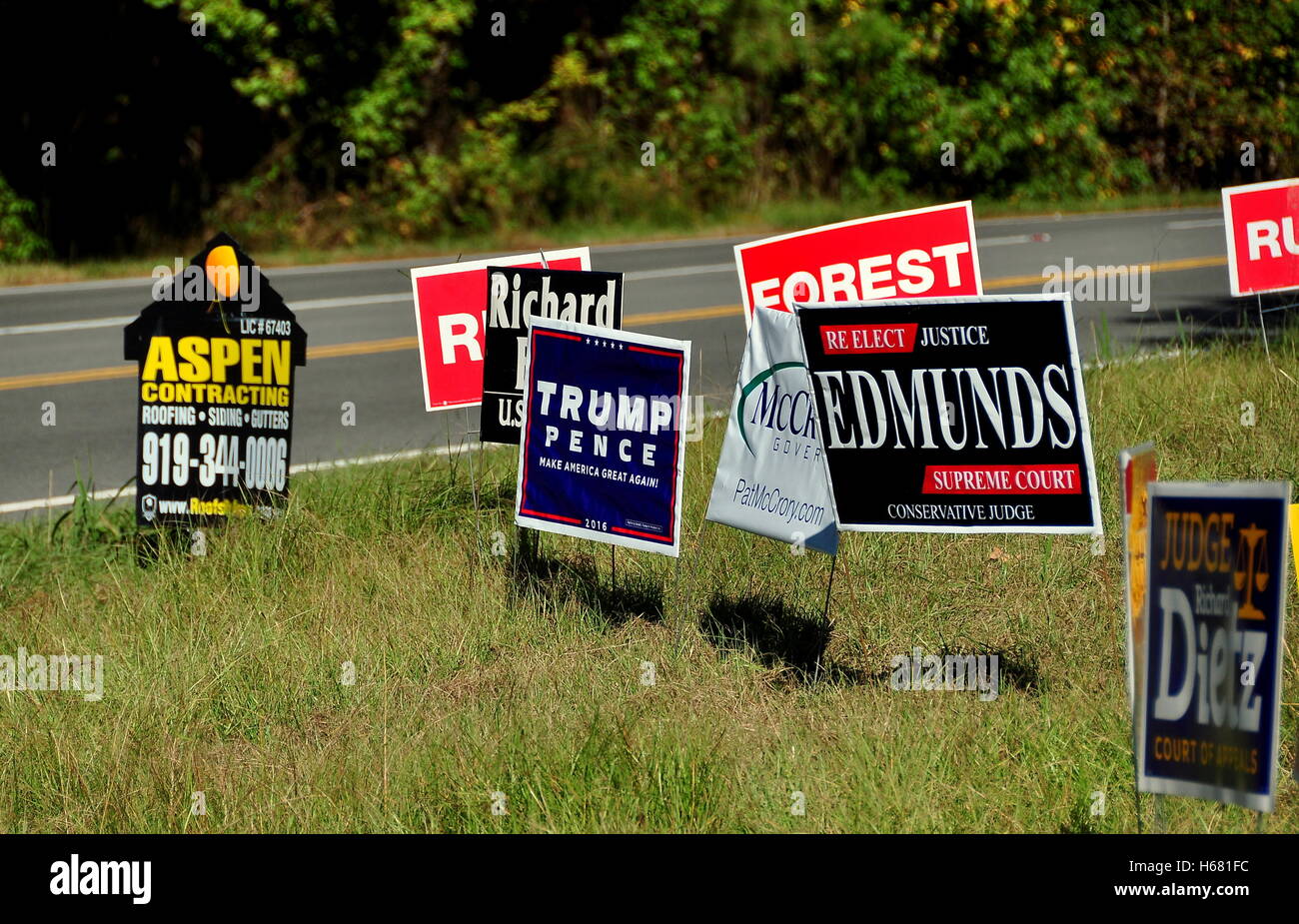 Campaign signs hi-res stock photography and images - Alamy