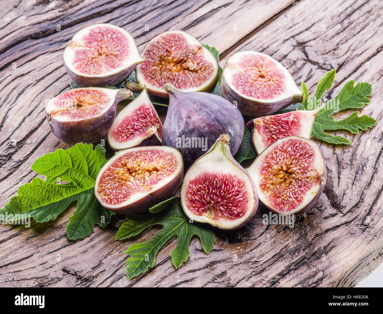 Leaf fig table hi-res stock photography and images - Alamy