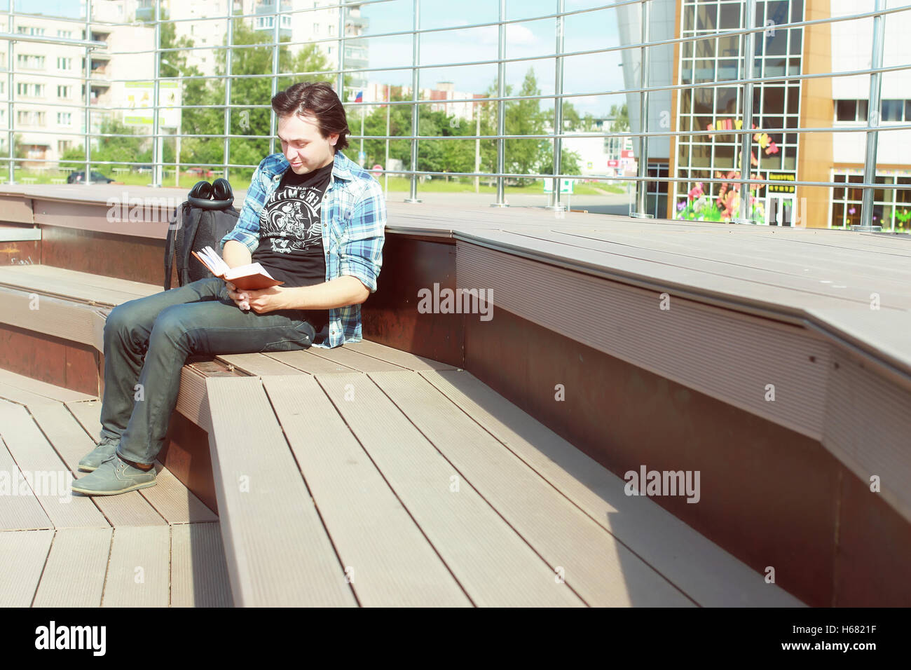 man outdoor alone sit on step Stock Photo - Alamy
