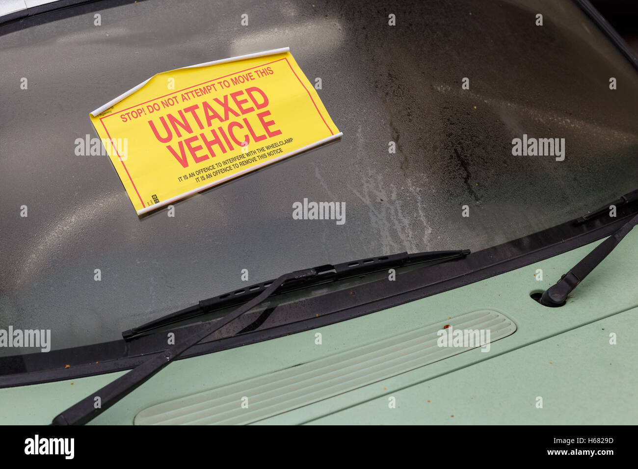 Untaxed vehicle dvla sticker hi-res stock photography and images - Alamy